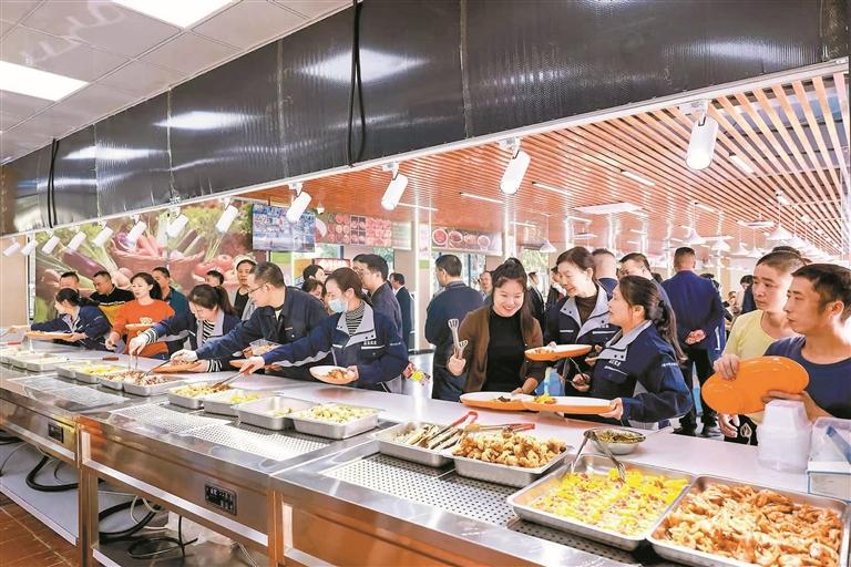 人均消费13元至20元！沙井街道园区便民大食堂开业-宝安湾